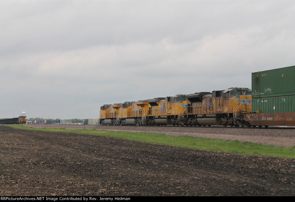 UP 8157 & others (5)
